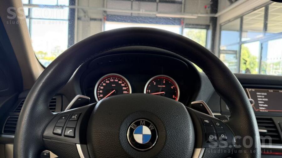 White BMW X6 2014 in Riga, with an engine capacity of 3.00 L and mileage of 231 thousand km for 12900 €, photo 21 on AUTOMOTO.COM.LV