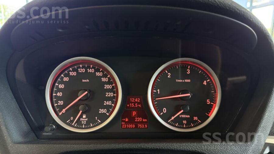 White BMW X6 2014 in Riga, with an engine capacity of 3.00 L and mileage of 231 thousand km for 12900 €, photo 22 on AUTOMOTO.COM.LV