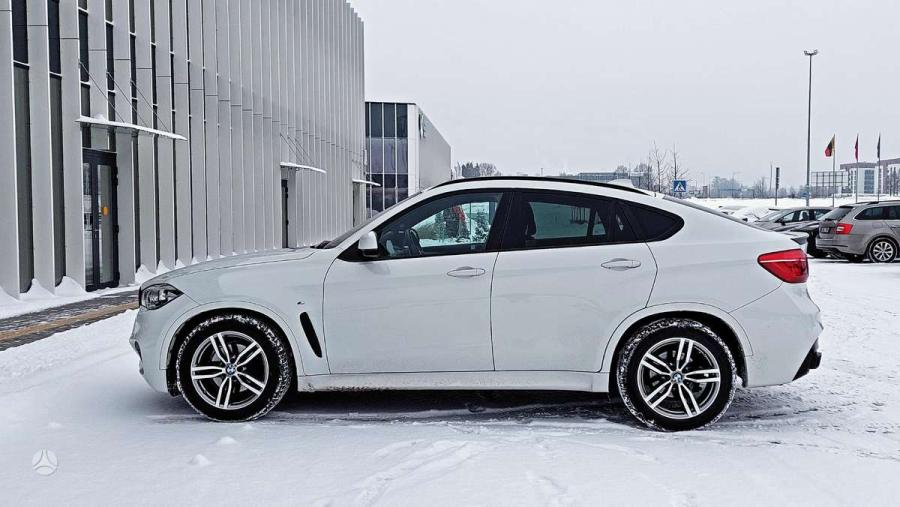 White BMW X6 2015 in Vilnius, with an engine capacity of 2.99 L and mileage of 218 thousand km for 22500 €, photo 9 on AUTOMOTO.COM.LV