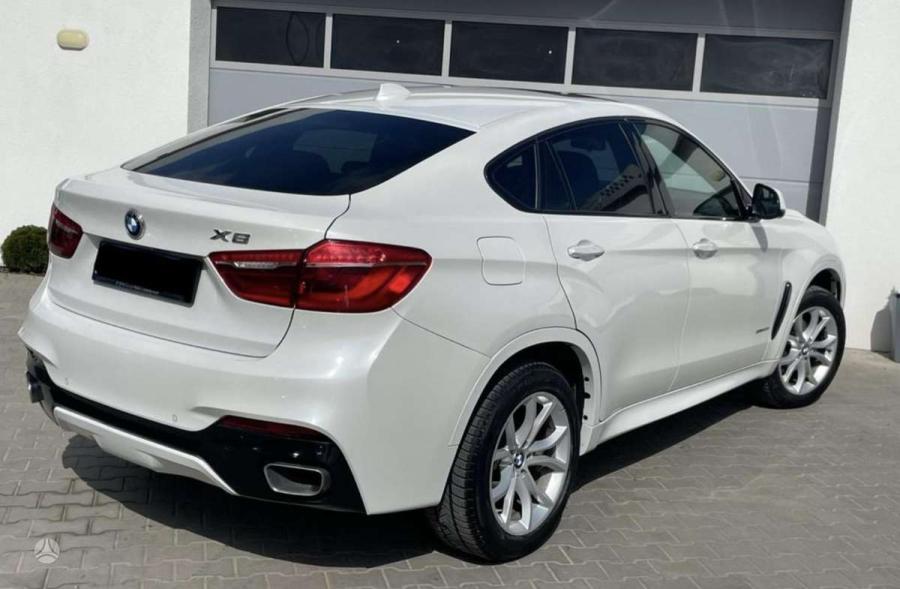 White BMW X6 2015 in Vilnius, with an engine capacity of 2.99 L and mileage of 260 thousand km for 19600 €, photo 7 on AUTOMOTO.COM.LV