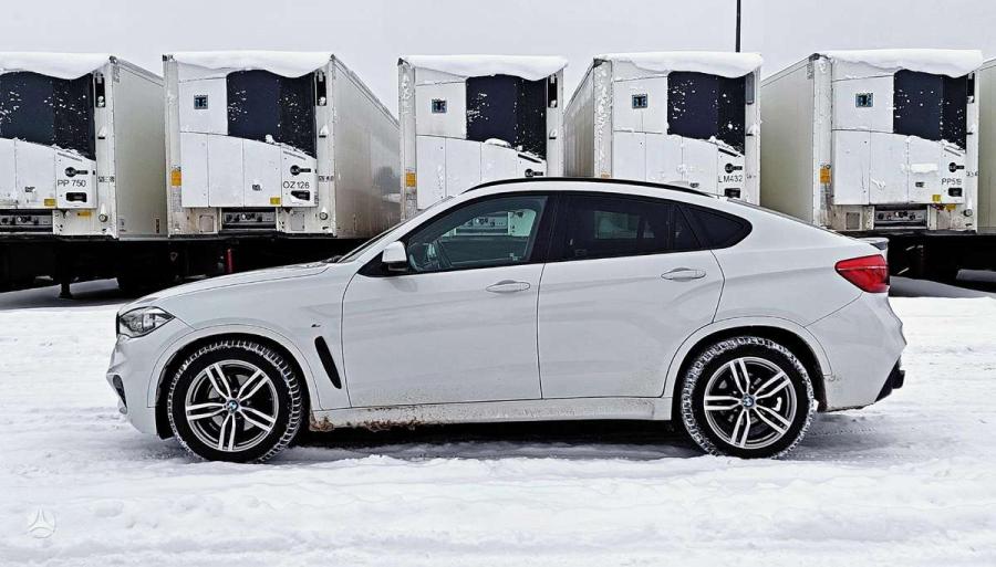White BMW X6 2015 in Vilnius, with an engine capacity of 2.99 L and mileage of 218 thousand km for 21450 €, photo 9 on AUTOMOTO.COM.LV