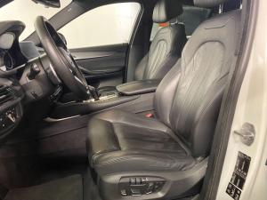 White BMW X6 2015 in Riga, with an engine capacity of 3.00 L and mileage of 199 thousand km for 29950 €, photo 8 on AUTOMOTO.COM.LV
