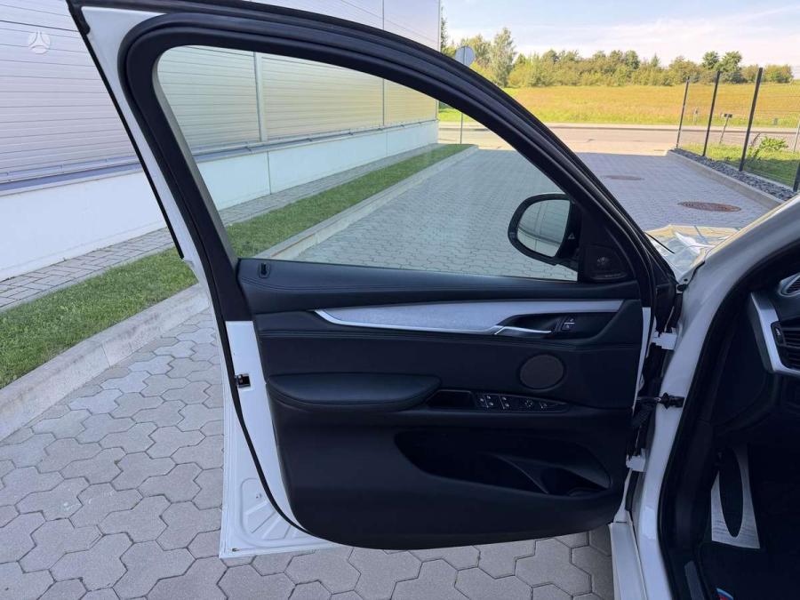 White BMW X6 2015 in Kaunas, with an engine capacity of 3.00 L and mileage of 260 thousand km for 19300 €, photo 14 on AUTOMOTO.COM.LV