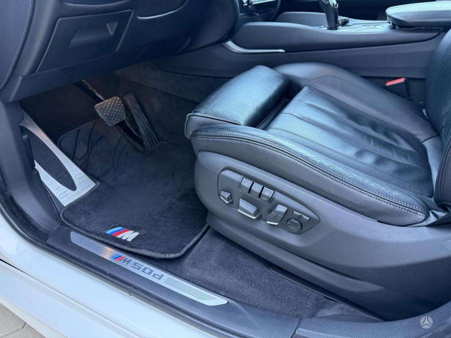 White BMW X6 2015 in Kaunas, with an engine capacity of 3.00 L and mileage of 260 thousand km for 19300 €, photo 19 on AUTOMOTO.COM.LV