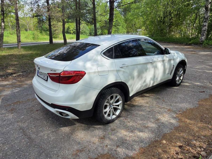 White BMW X6 2015 in Telschi, with an engine capacity of 2.99 L and mileage of 368 thousand km for 18500 €, photo 6 on AUTOMOTO.COM.LV