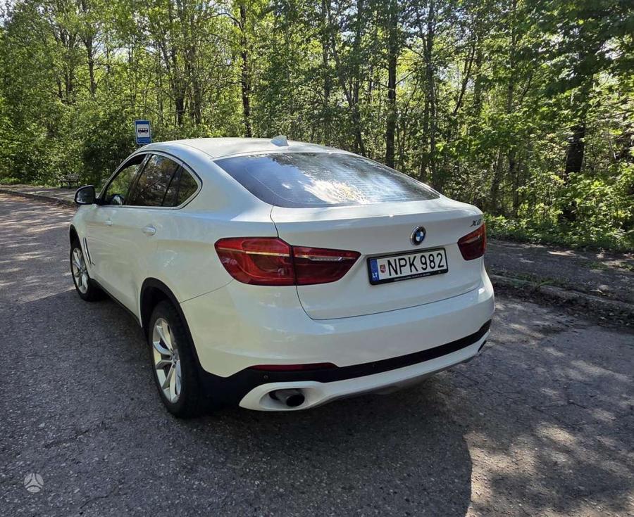 White BMW X6 2015 in Telschi, with an engine capacity of 2.99 L and mileage of 368 thousand km for 18500 €, photo 8 on AUTOMOTO.COM.LV