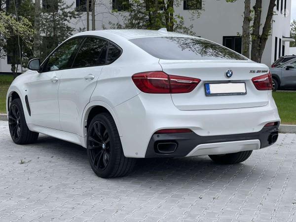 White BMW X6 2015 in Siauliai, with an engine capacity of 2.99 L and mileage of 180 thousand km for 21500 €, photo 8 on AUTOMOTO.COM.LV