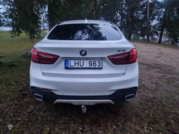 White BMW X6 2016 in Siauliai, with an engine capacity of 2.99 L and mileage of 250 thousand km for 22500 €, photo 5 on AUTOMOTO.COM.LV