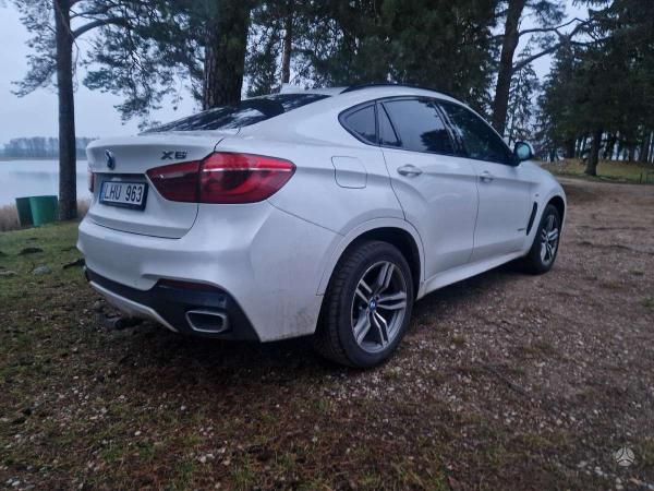 White BMW X6 2016 in Siauliai, with an engine capacity of 2.99 L and mileage of 250 thousand km for 22500 €, photo 6 on AUTOMOTO.COM.LV