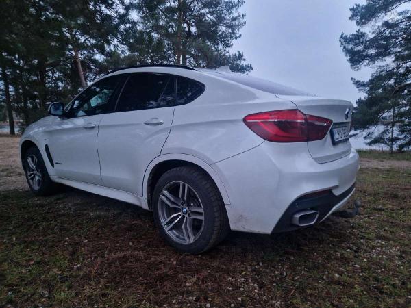 White BMW X6 2016 in Siauliai, with an engine capacity of 2.99 L and mileage of 250 thousand km for 22500 €, photo 7 on AUTOMOTO.COM.LV