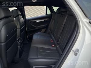 White BMW X6 2016 in Riga, with an engine capacity of 3.00 L and mileage of 244 thousand km for 24700 €, photo 10 on AUTOMOTO.COM.LV