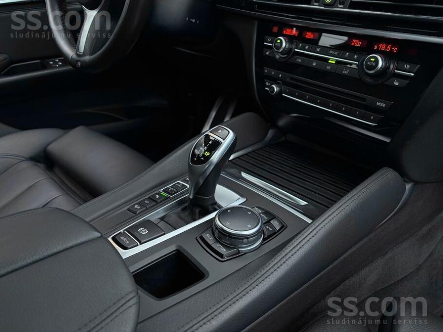 White BMW X6 2016 in Riga, with an engine capacity of 3.00 L and mileage of 244 thousand km for 24700 €, photo 30 on AUTOMOTO.COM.LV