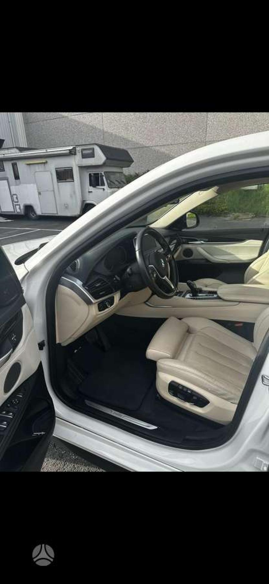 White BMW X6 2016 in Vilnius, with an engine capacity of 4.40 L and mileage of 112 thousand km for 25500 €, photo 7 on AUTOMOTO.COM.LV