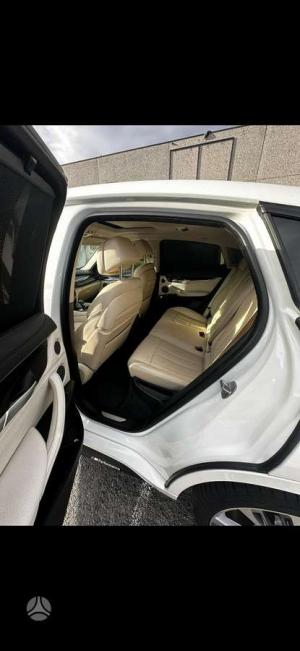 White BMW X6 2016 in Vilnius, with an engine capacity of 4.40 L and mileage of 112 thousand km for 25500 €, photo 8 on AUTOMOTO.COM.LV