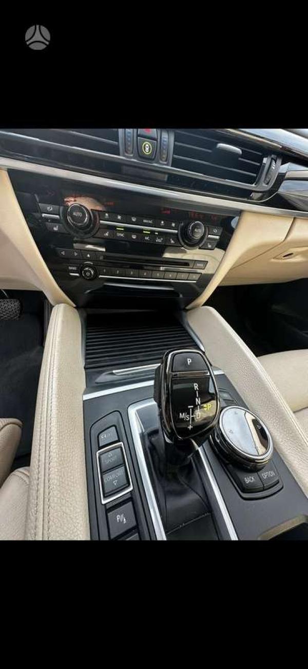 White BMW X6 2016 in Vilnius, with an engine capacity of 4.40 L and mileage of 112 thousand km for 25500 €, photo 8 on AUTOMOTO.COM.LV