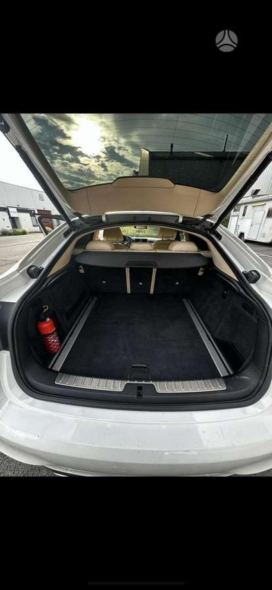 White BMW X6 2016 in Vilnius, with an engine capacity of 4.40 L and mileage of 112 thousand km for 25500 €, photo 10 on AUTOMOTO.COM.LV
