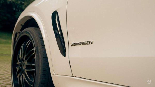 White BMW X6 2016 in Vilnius, with an engine capacity of 4.40 L and mileage of 131 thousand km for 28900 €, photo 4 on AUTOMOTO.COM.LV