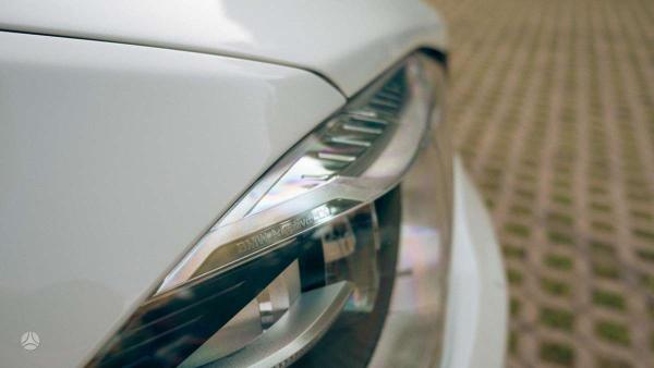 White BMW X6 2016 in Vilnius, with an engine capacity of 4.40 L and mileage of 131 thousand km for 28900 €, photo 5 on AUTOMOTO.COM.LV