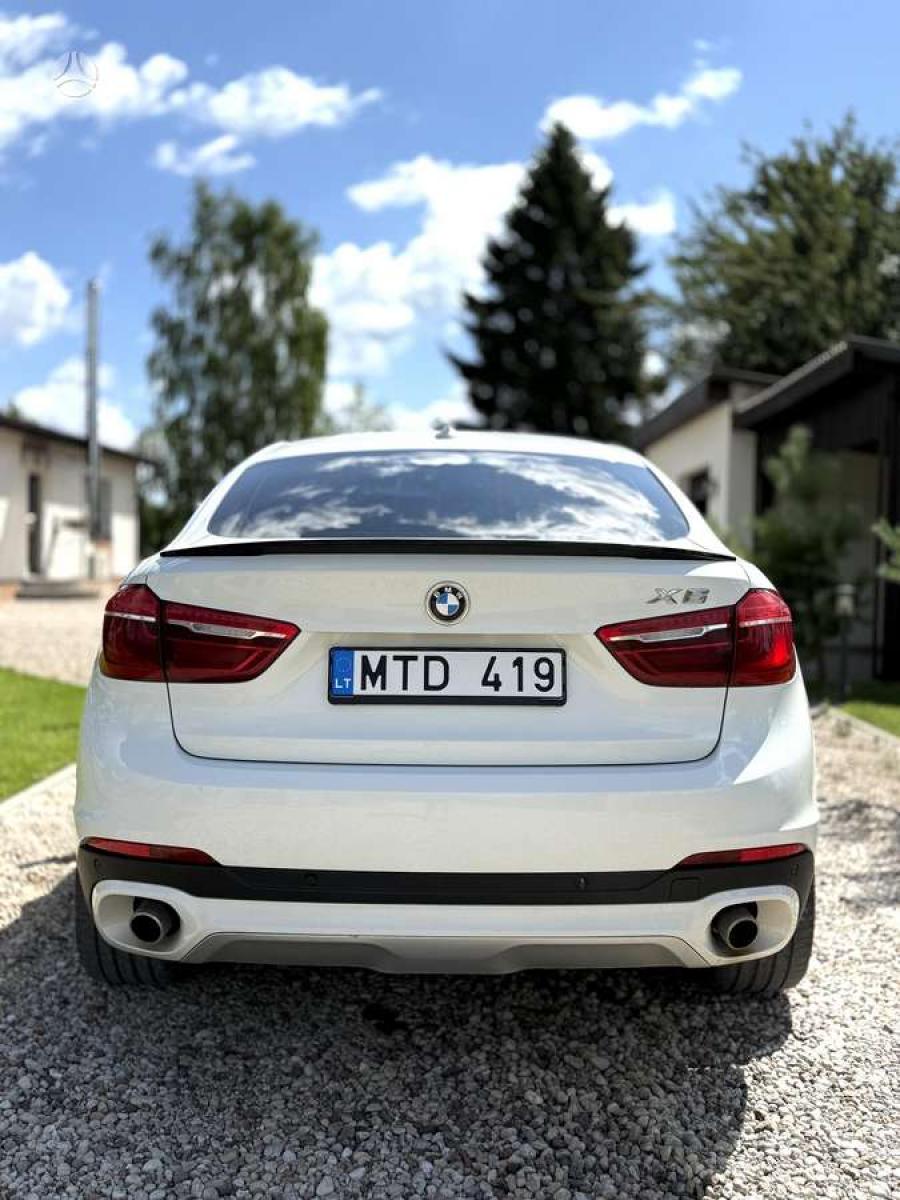 White BMW X6 2016 in Moletai, with an engine capacity of 2.99 L and mileage of 343 thousand km for 19999 €, photo 3 on AUTOMOTO.COM.LV