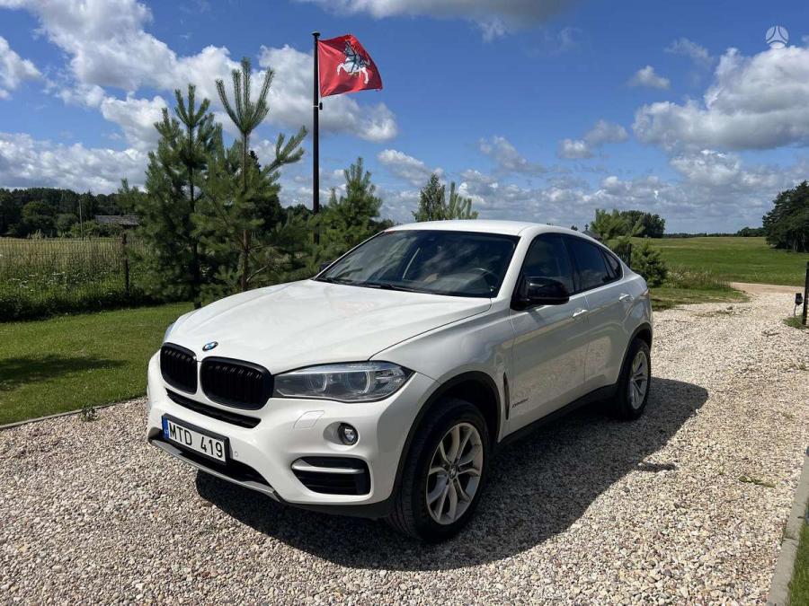 White BMW X6 2016 in Moletai, with an engine capacity of 2.99 L and mileage of 343 thousand km for 19999 €, photo 4 on AUTOMOTO.COM.LV