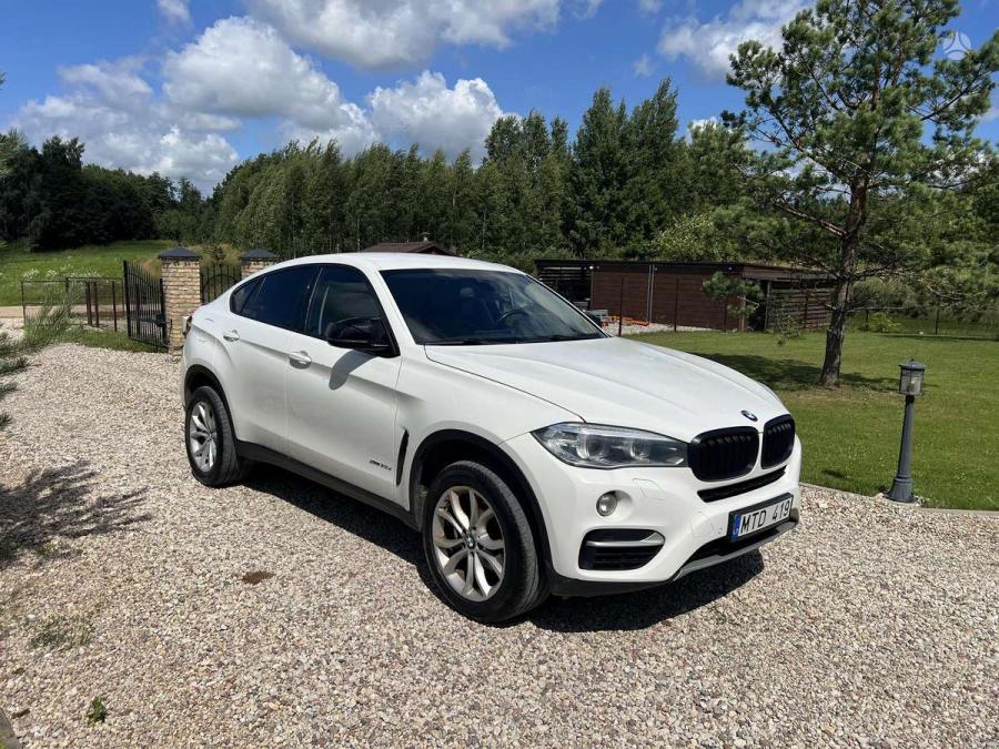 White BMW X6 2016 in Moletai, with an engine capacity of 2.99 L and mileage of 343 thousand km for 19999 €, photo 5 on AUTOMOTO.COM.LV