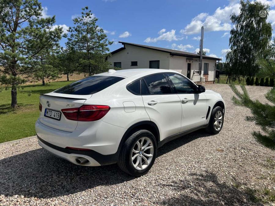 White BMW X6 2016 in Moletai, with an engine capacity of 2.99 L and mileage of 343 thousand km for 19999 €, photo 6 on AUTOMOTO.COM.LV