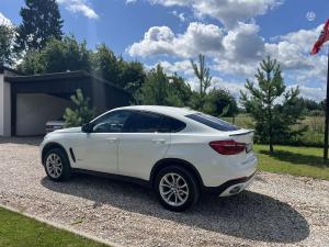 White BMW X6 2016 in Moletai, with an engine capacity of 2.99 L and mileage of 343 thousand km for 19999 €, photo 7 on AUTOMOTO.COM.LV