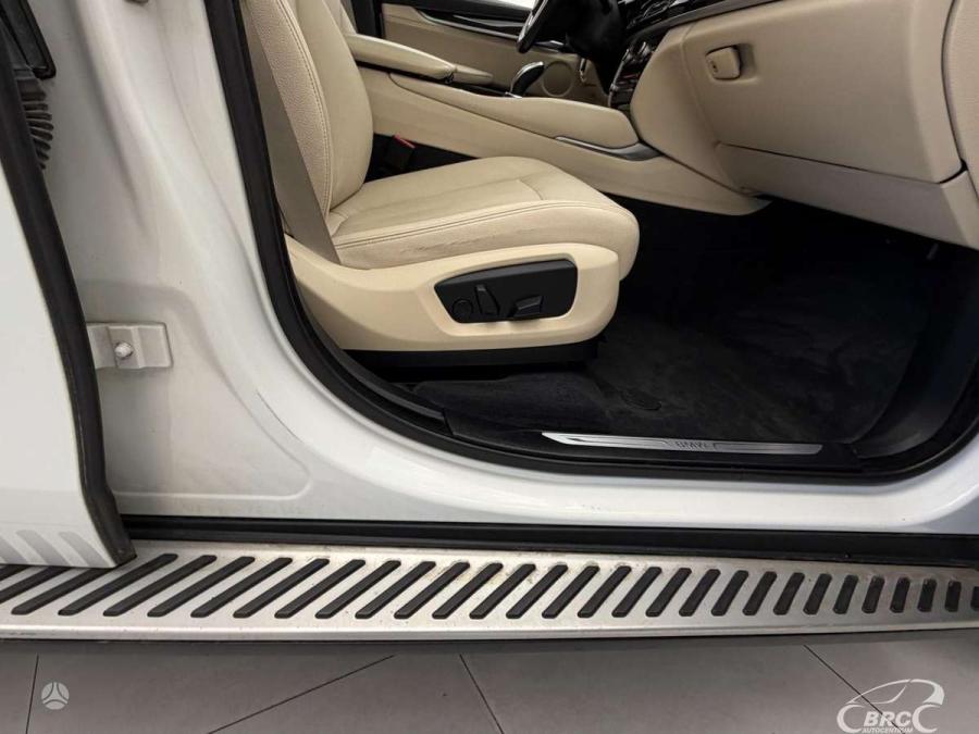 White BMW X6 2016 in Vilnius, with an engine capacity of 2.98 L and mileage of 143 thousand km for 19900 €, photo 8 on AUTOMOTO.COM.LV