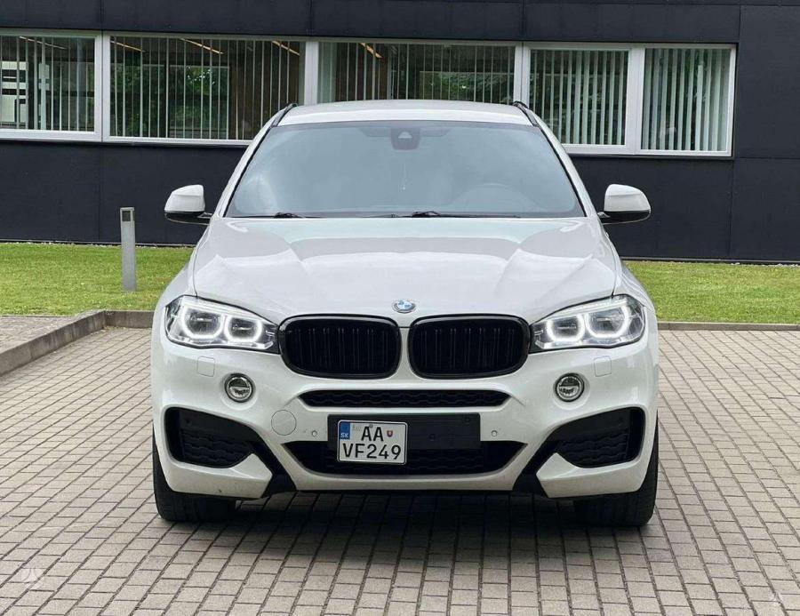 White BMW X6 2016 in Klaipeda, with an engine capacity of 2.99 L and mileage of 196 thousand km for 22750 €, photo 4 on AUTOMOTO.COM.LV