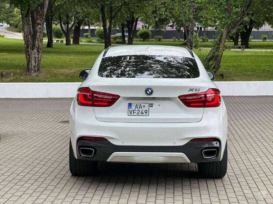 White BMW X6 2016 in Klaipeda, with an engine capacity of 2.99 L and mileage of 196 thousand km for 22750 €, photo 5 on AUTOMOTO.COM.LV