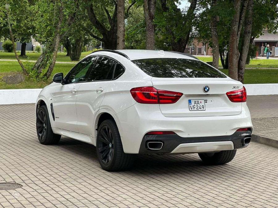 White BMW X6 2016 in Klaipeda, with an engine capacity of 2.99 L and mileage of 196 thousand km for 22750 €, photo 7 on AUTOMOTO.COM.LV
