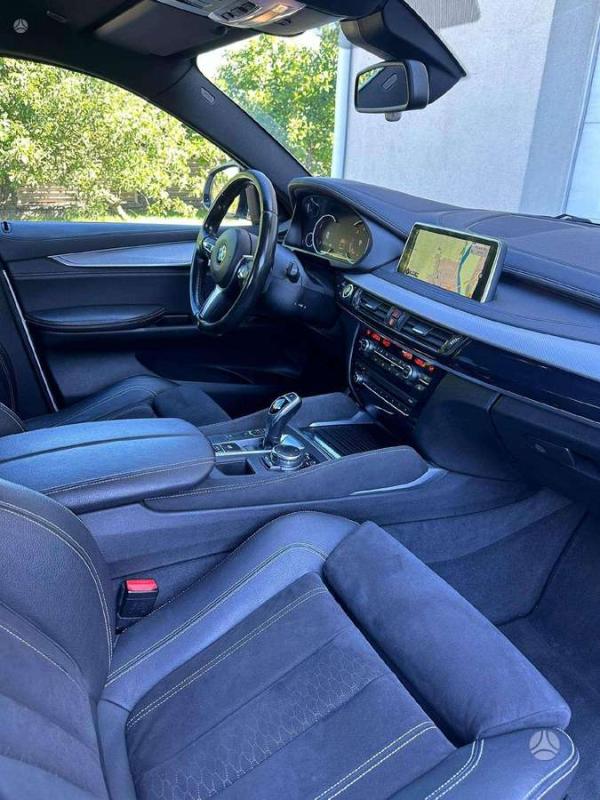White BMW X6 2016 in Klaipeda, with an engine capacity of 2.99 L and mileage of 196 thousand km for 22750 €, photo 8 on AUTOMOTO.COM.LV