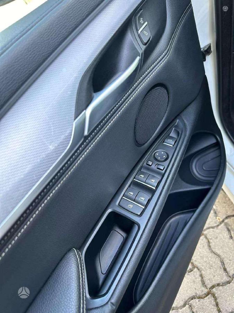 White BMW X6 2016 in Klaipeda, with an engine capacity of 2.99 L and mileage of 196 thousand km for 22750 €, photo 12 on AUTOMOTO.COM.LV