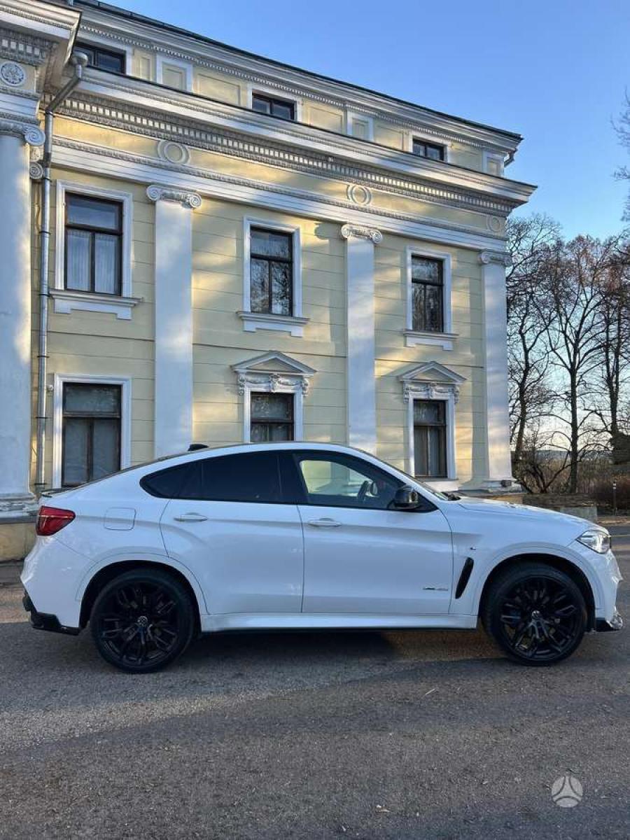 White BMW X6 2017 in Vilnius, with an engine capacity of 2.99 L and mileage of 249 thousand km for 24000 €, photo 2 on AUTOMOTO.COM.LV