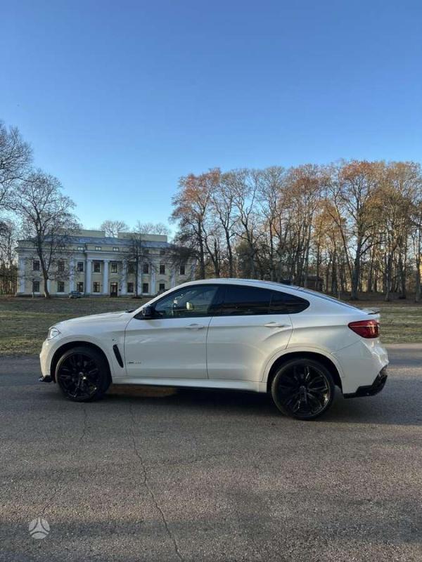 White BMW X6 2017 in Vilnius, with an engine capacity of 2.99 L and mileage of 249 thousand km for 24000 €, photo 4 on AUTOMOTO.COM.LV