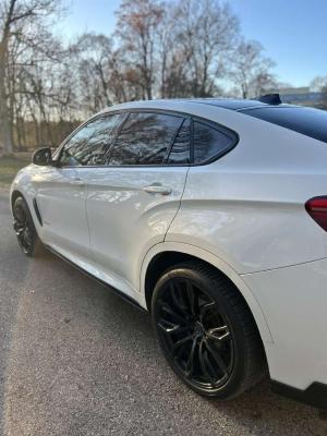 White BMW X6 2017 in Vilnius, with an engine capacity of 2.99 L and mileage of 249 thousand km for 24000 €, photo 5 on AUTOMOTO.COM.LV