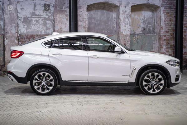 White BMW X6 2017 in Kaunas, with an engine capacity of 3.00 L and mileage of 156 thousand km for 24200 €, photo 4 on AUTOMOTO.COM.LV