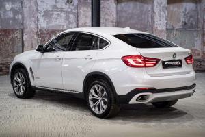 White BMW X6 2017 in Kaunas, with an engine capacity of 3.00 L and mileage of 156 thousand km for 24200 €, photo 7 on AUTOMOTO.COM.LV