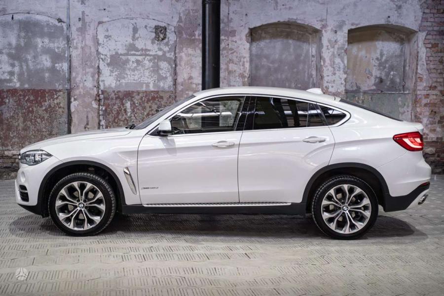 White BMW X6 2017 in Kaunas, with an engine capacity of 3.00 L and mileage of 156 thousand km for 24200 €, photo 8 on AUTOMOTO.COM.LV