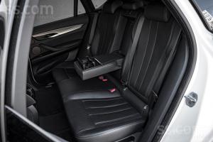 White BMW X6 2017 in Riga, with an engine capacity of 3.00 L and mileage of 150 thousand km for 25990 €, photo 14 on AUTOMOTO.COM.LV