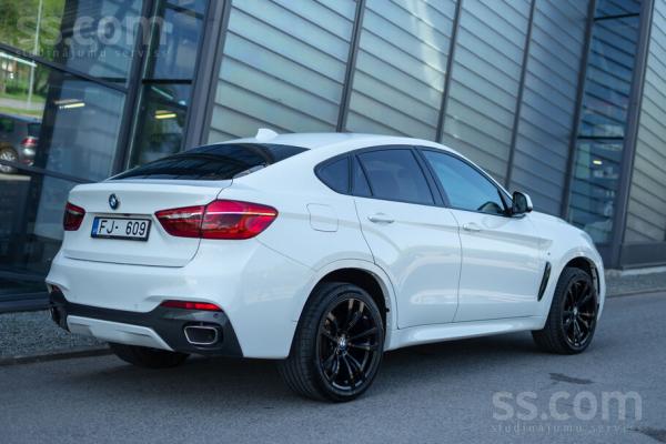 White BMW X6 2017 in Liepaja, with an engine capacity of 3.00 L and mileage of 152 thousand km for 27000 €, photo 3 on AUTOMOTO.COM.LV