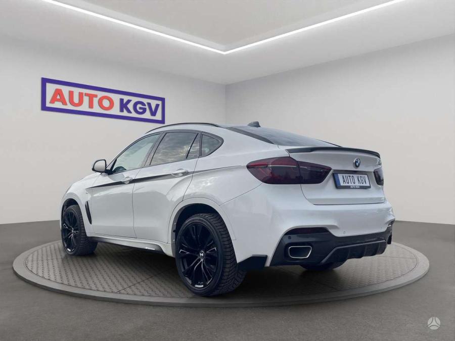 White BMW X6 2017 in Vilnius, with an engine capacity of 3.00 L and mileage of 201 thousand km for 23999 €, photo 4 on AUTOMOTO.COM.LV