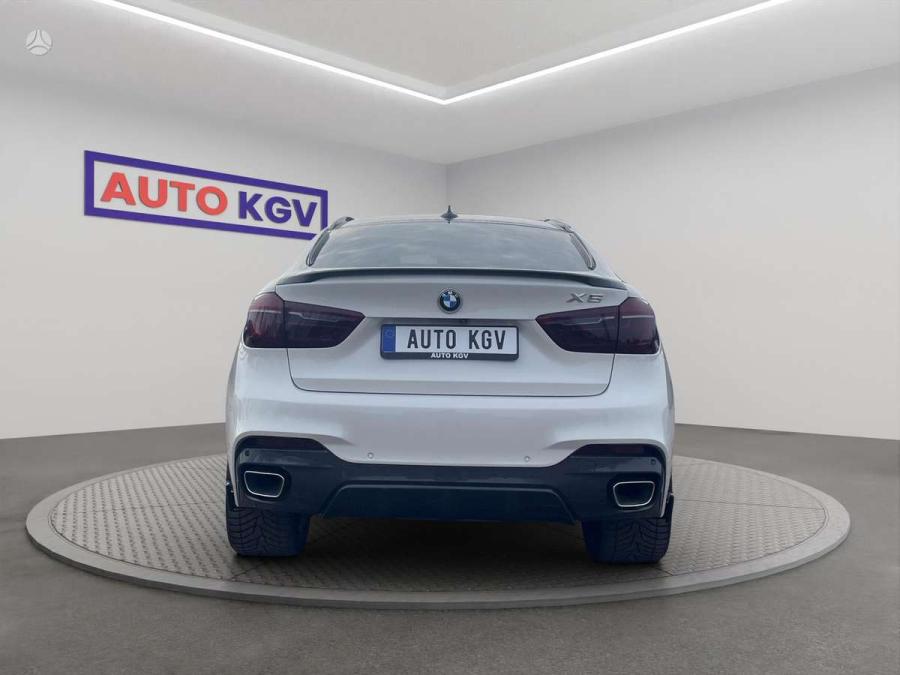 White BMW X6 2017 in Vilnius, with an engine capacity of 3.00 L and mileage of 201 thousand km for 23999 €, photo 5 on AUTOMOTO.COM.LV
