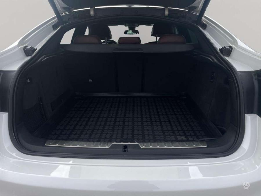 White BMW X6 2017 in Vilnius, with an engine capacity of 3.00 L and mileage of 201 thousand km for 23999 €, photo 11 on AUTOMOTO.COM.LV