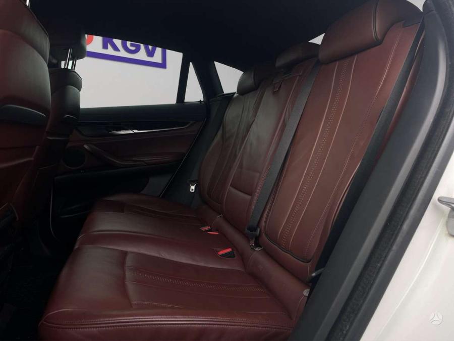 White BMW X6 2017 in Vilnius, with an engine capacity of 3.00 L and mileage of 201 thousand km for 23999 €, photo 13 on AUTOMOTO.COM.LV