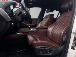 White BMW X6 2017 in Vilnius, with an engine capacity of 3.00 L and mileage of 201 thousand km for 23999 €, photo 15 on AUTOMOTO.COM.LV
