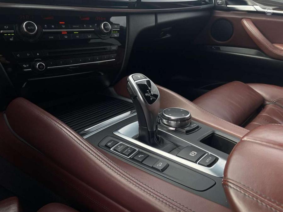 White BMW X6 2017 in Vilnius, with an engine capacity of 3.00 L and mileage of 201 thousand km for 23999 €, photo 21 on AUTOMOTO.COM.LV