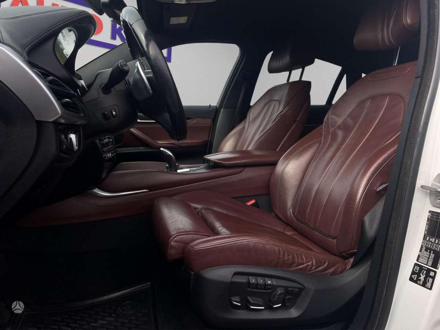 White BMW X6 2017 in Vilnius, with an engine capacity of 3.00 L and mileage of 201 thousand km for 23999 €, photo 15 on AUTOMOTO.COM.LV