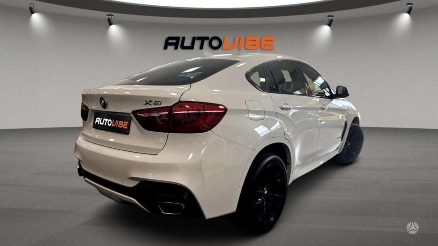 White BMW X6 2017 in Vilnius, with an engine capacity of 2.99 L and mileage of 181 thousand km for 26222 €, photo 5 on AUTOMOTO.COM.LV