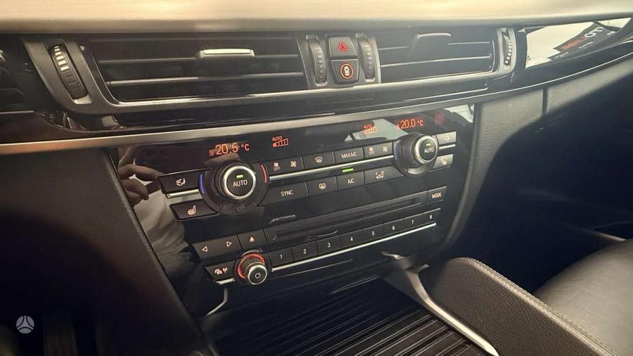 White BMW X6 2017 in Vilnius, with an engine capacity of 2.99 L and mileage of 181 thousand km for 26222 €, photo 14 on AUTOMOTO.COM.LV